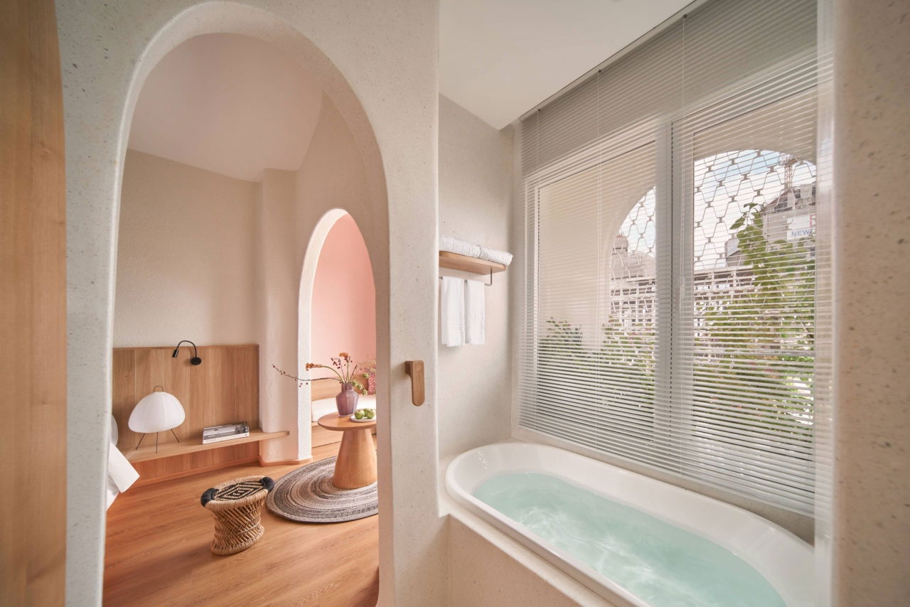 4-star Hotel: Standards, Requirements & Benefits 2025